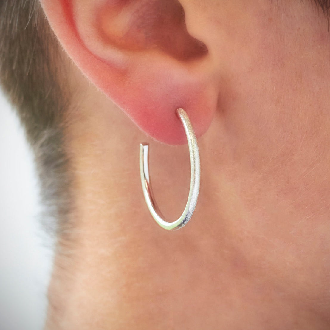 Silver Midi Stacking Hoop Frosted Earrings – Emma White & The Jewellery ...